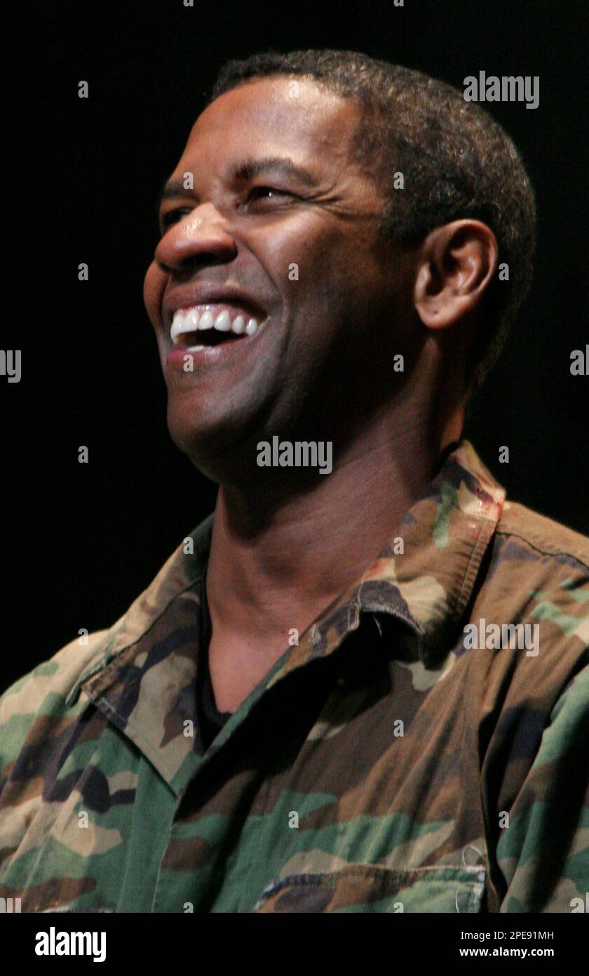 Denzel Washington smiles during the opening night curtain call of ...