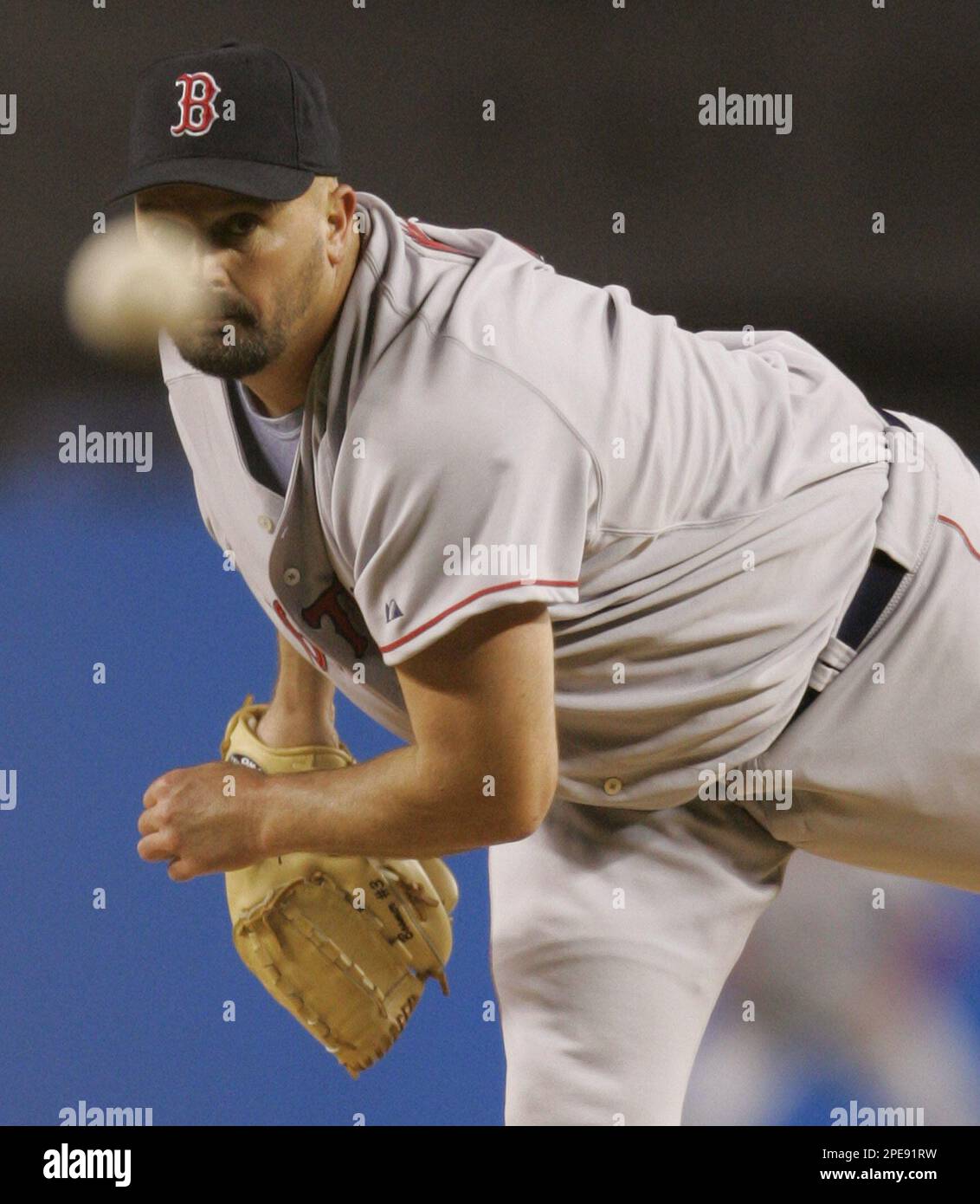 Boston Red Sox pitcher David Wells delivers against the New York ...