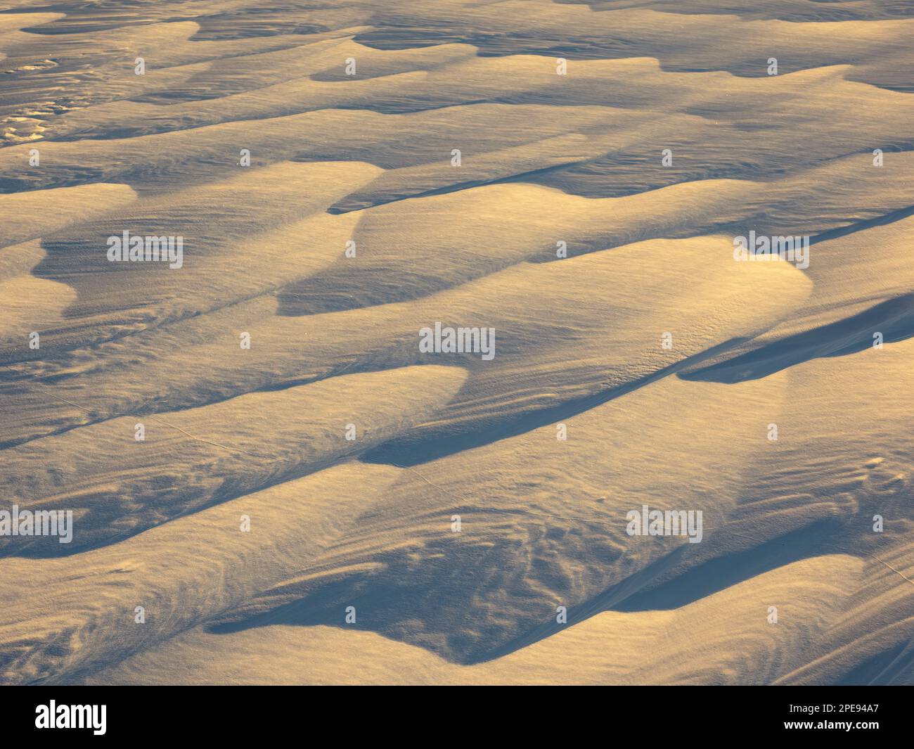 Wind patterns on snow hi-res stock photography and images - Alamy