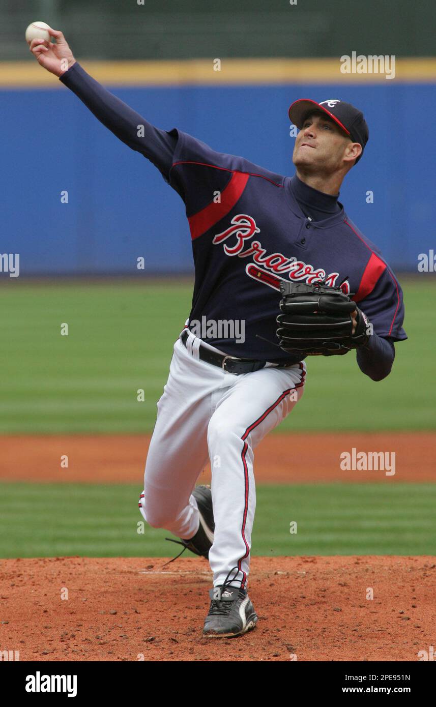 Atlanta Braves starting pitcher Tim Hudson works a pitch against the ...