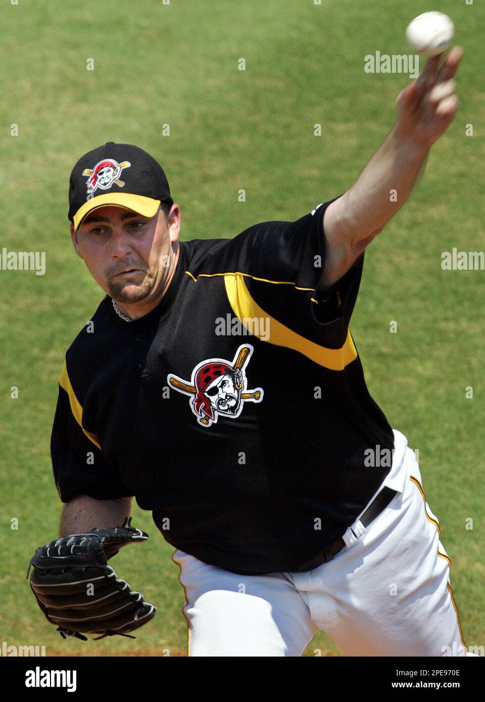 Pittsburgh Pirates pitcher Mark Redman throws against the Minnesota ...