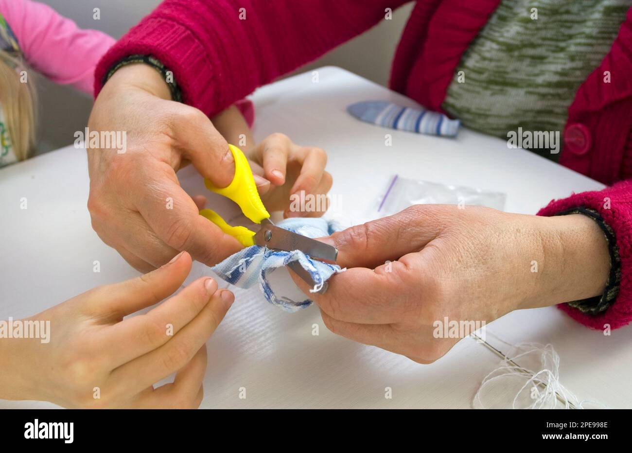 Learn to sew hi-res stock photography and images - Alamy