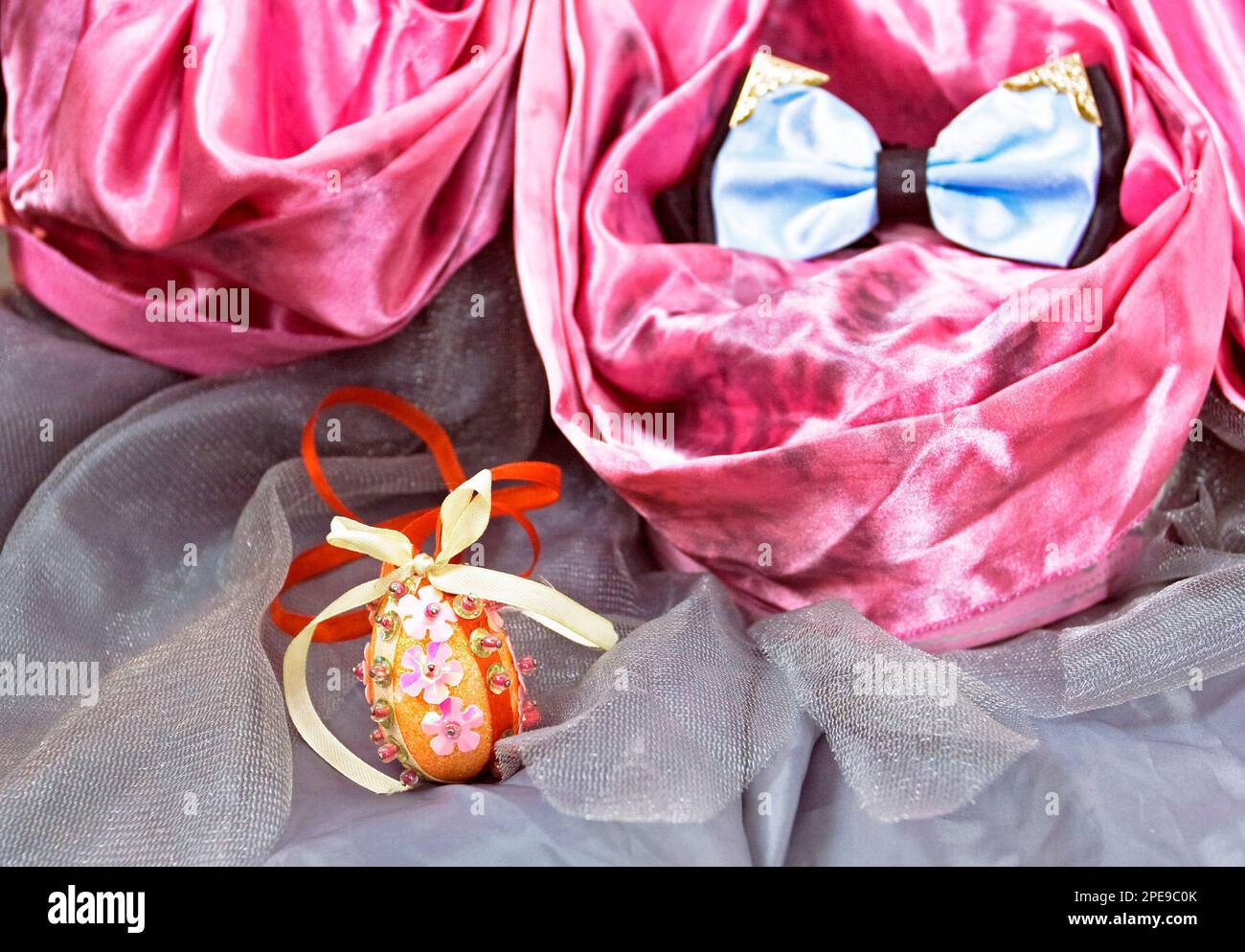 bow with egg Stock Photo - Alamy