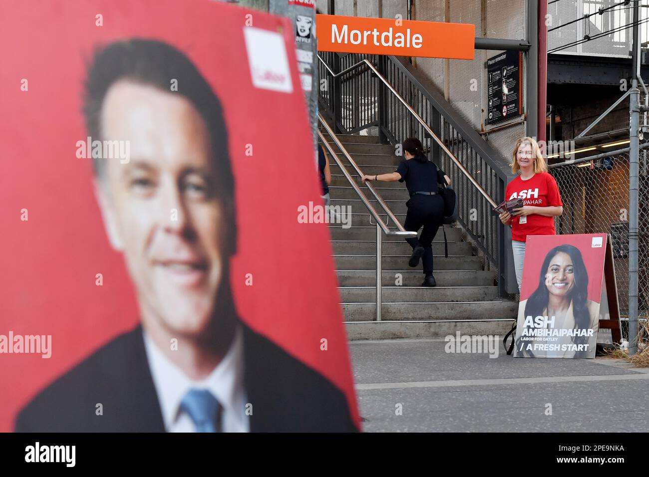 Wife of NSW Labor leader Chris Minns, Anna Minns hands out pamphlets at ...