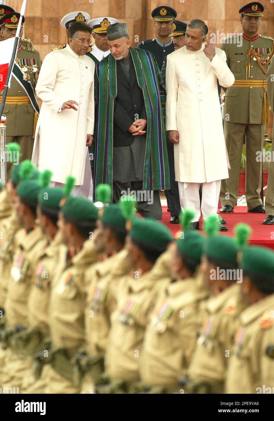 President of Pakistan Gen. Pervez Musharraf, center left, talks to ...
