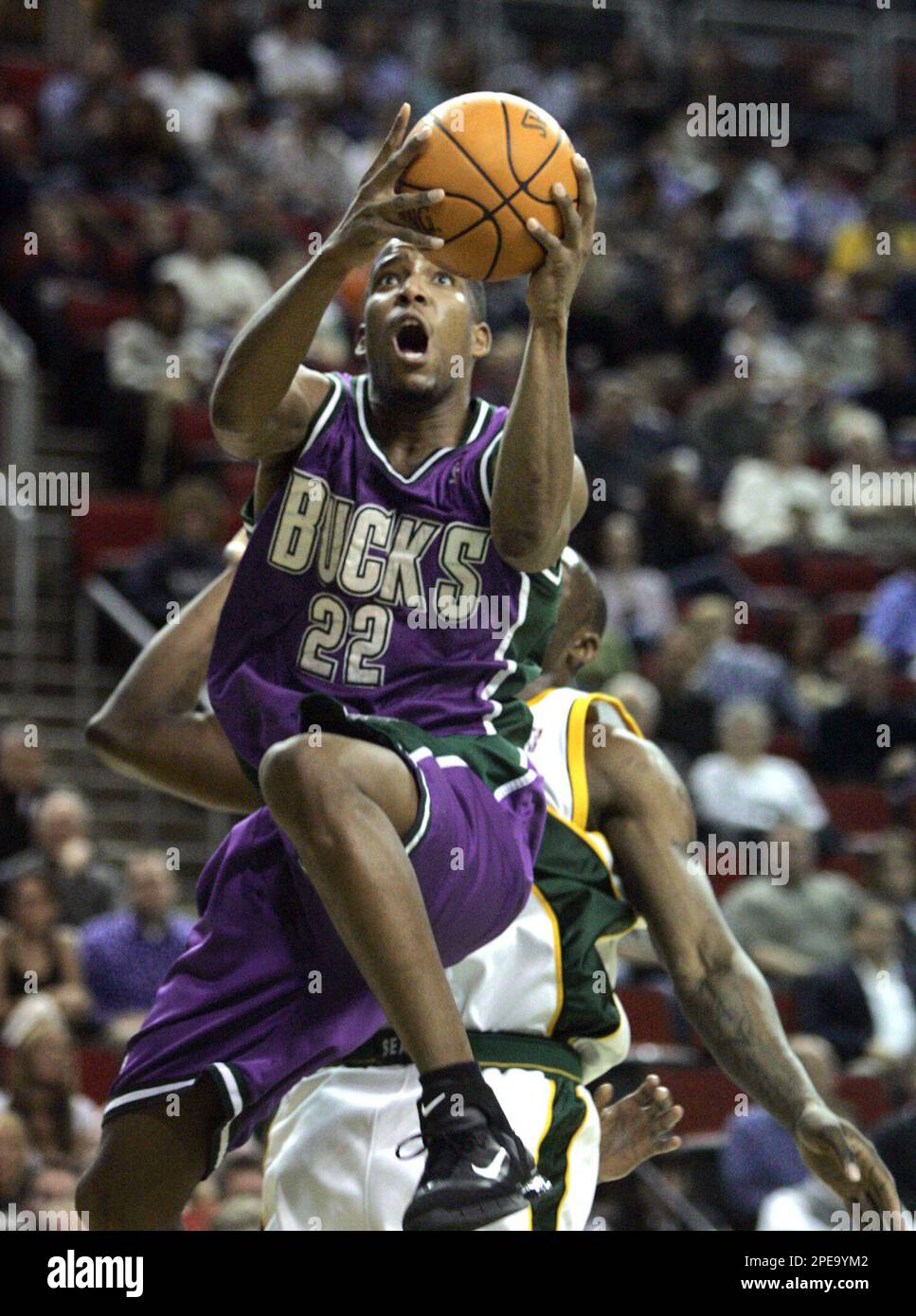 Milwaukee Bucks' Michael Redd (22) drives past Seattle SuperSonics ...