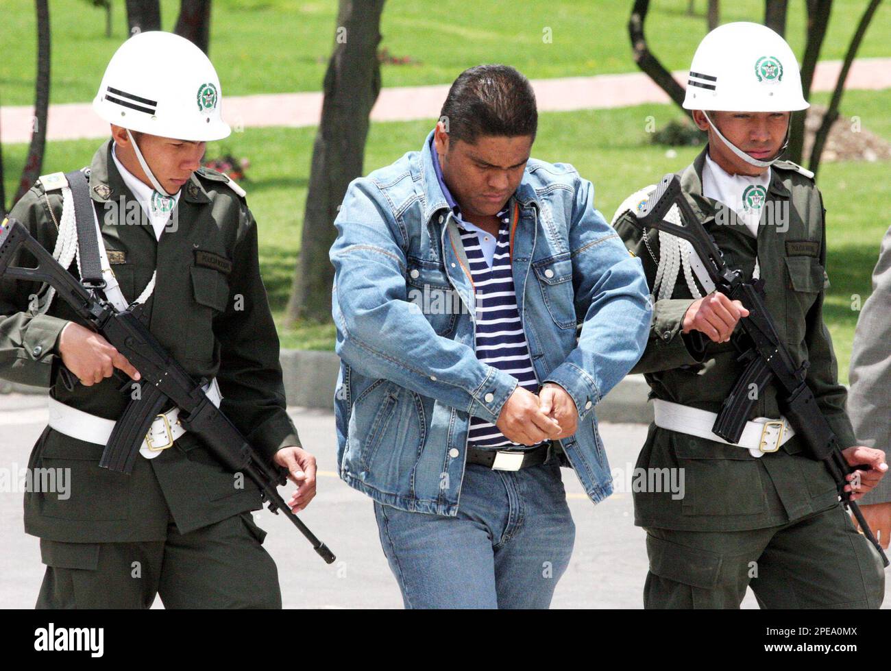 Police officers escort alleged Colombian drug trafficker Carlos Robayo ...