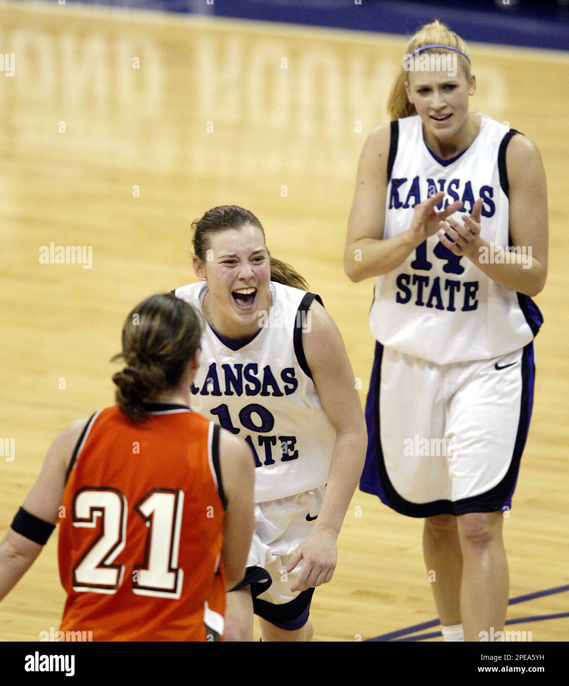 Kansas State guard Laurie Koehn (10) celebrates a basket made by ...
