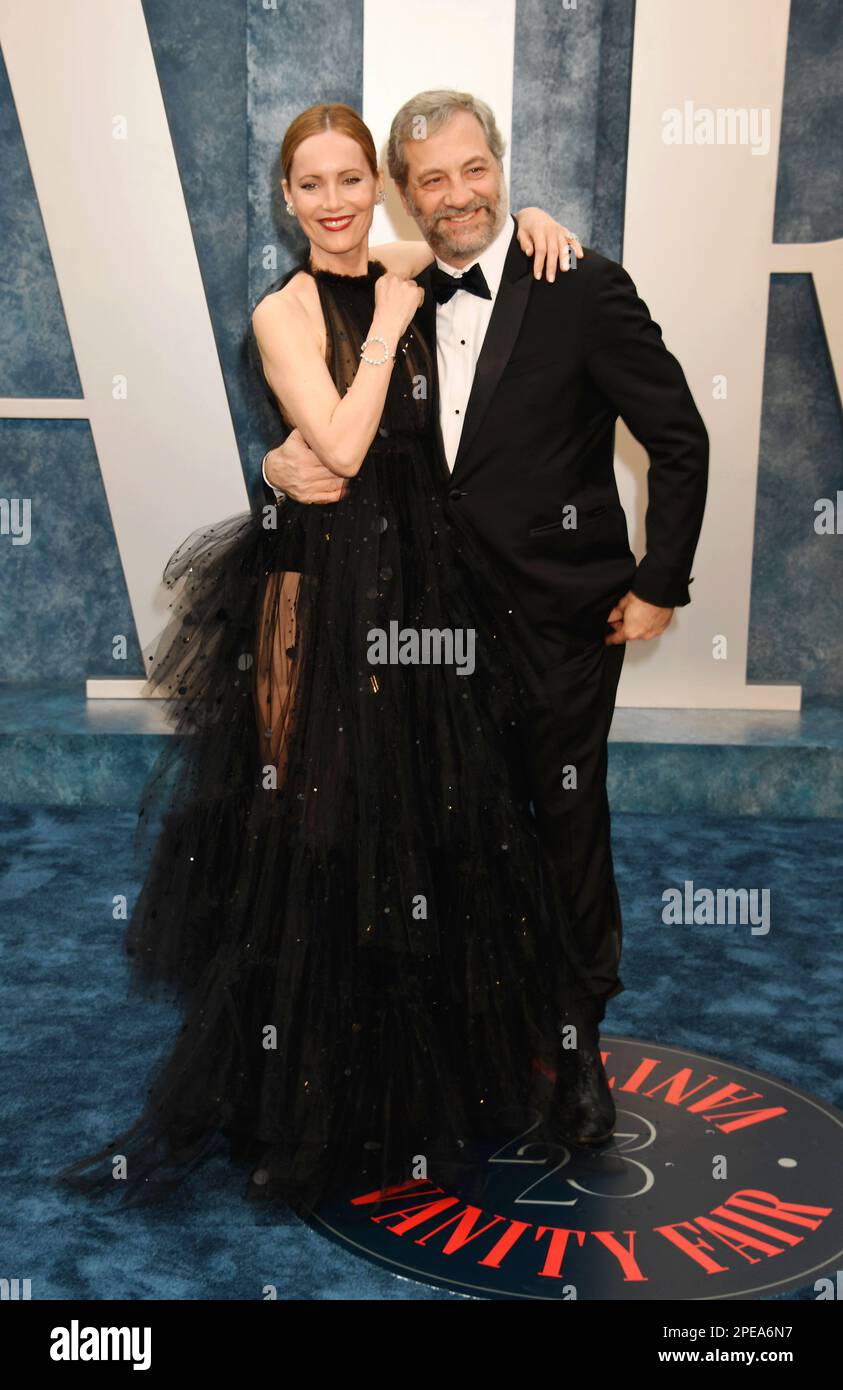 BEVERLY HILLS, CALIFORNIA - MARCH 12: (L-R) Leslie Mann and Judd Apatow ...