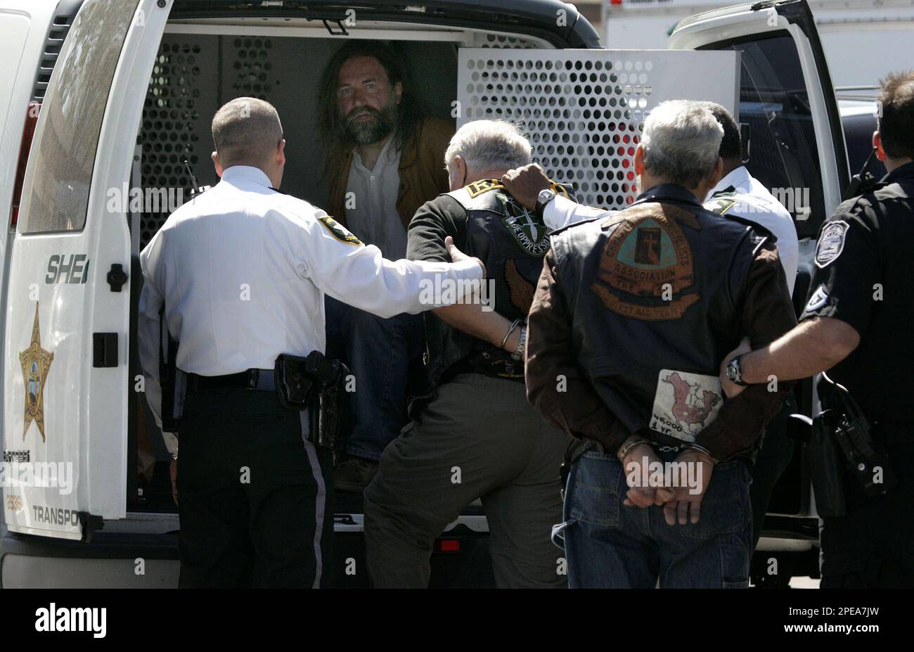 Pinellas Park police officers arrest David Vogel, in back of vehicle ...