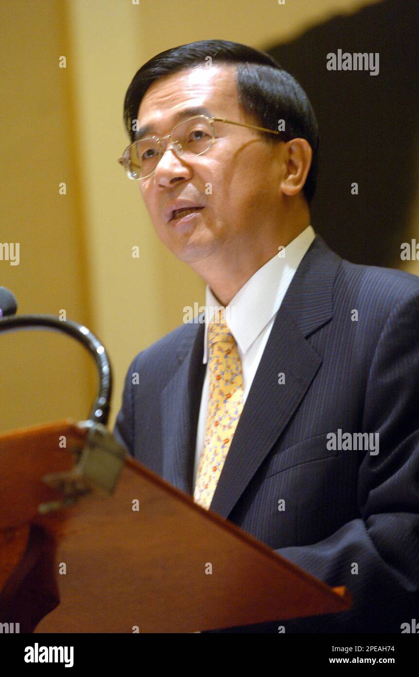 Taiwan President Chen Shui-bian speaks to the members of Golbal ...