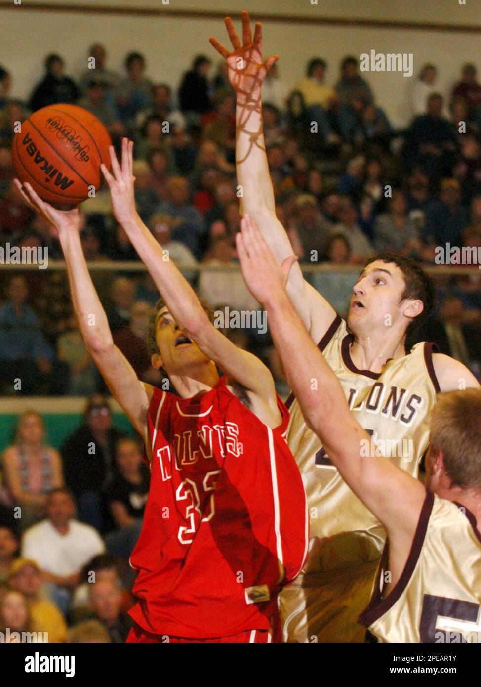 Three Fork's Shawn Mack, left, reaches beyond the grasps of Florence ...