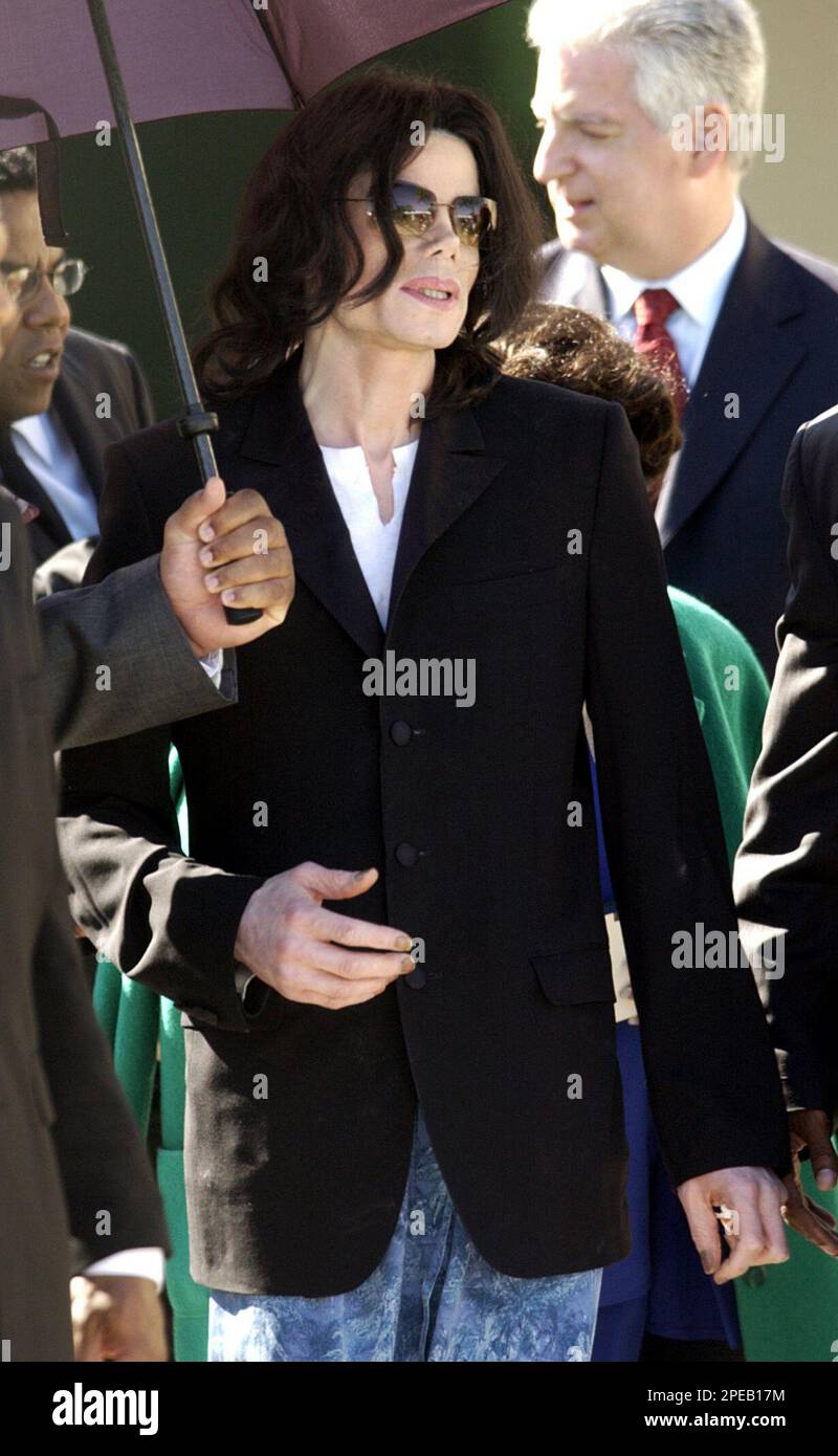 A pajama-clad Michael Jackson leaves the Santa Barbara County ...