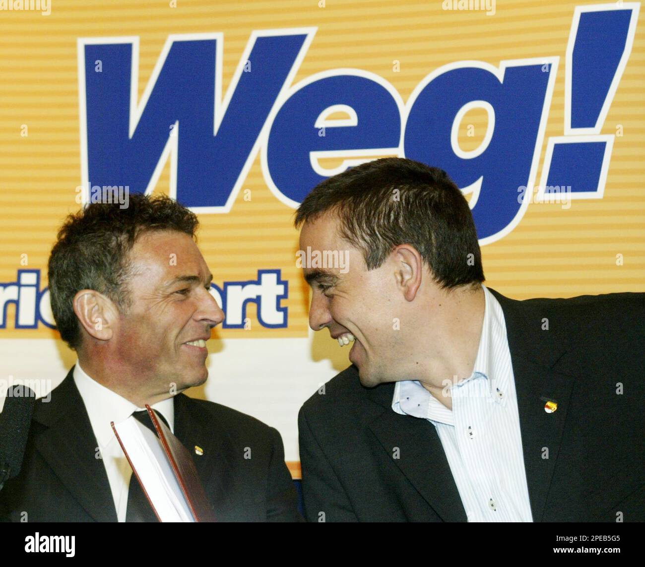 Kaerntens Landeshauptmann Joerg Haider, links, und FPOE ...