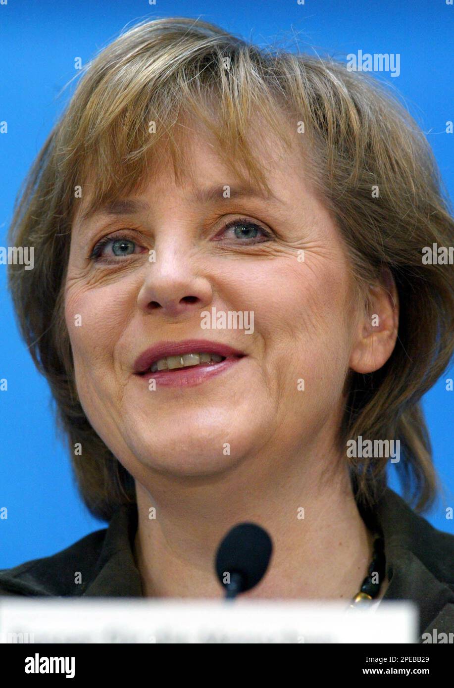 CDU-Vorsitzende Angela Merkel berichtet am Montag, 7. Maerz 2005 bei ...