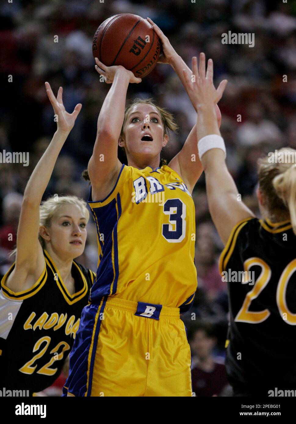 Brock's Krystal Cole (3) shoots between Canadian defenders Tasha Rankin ...