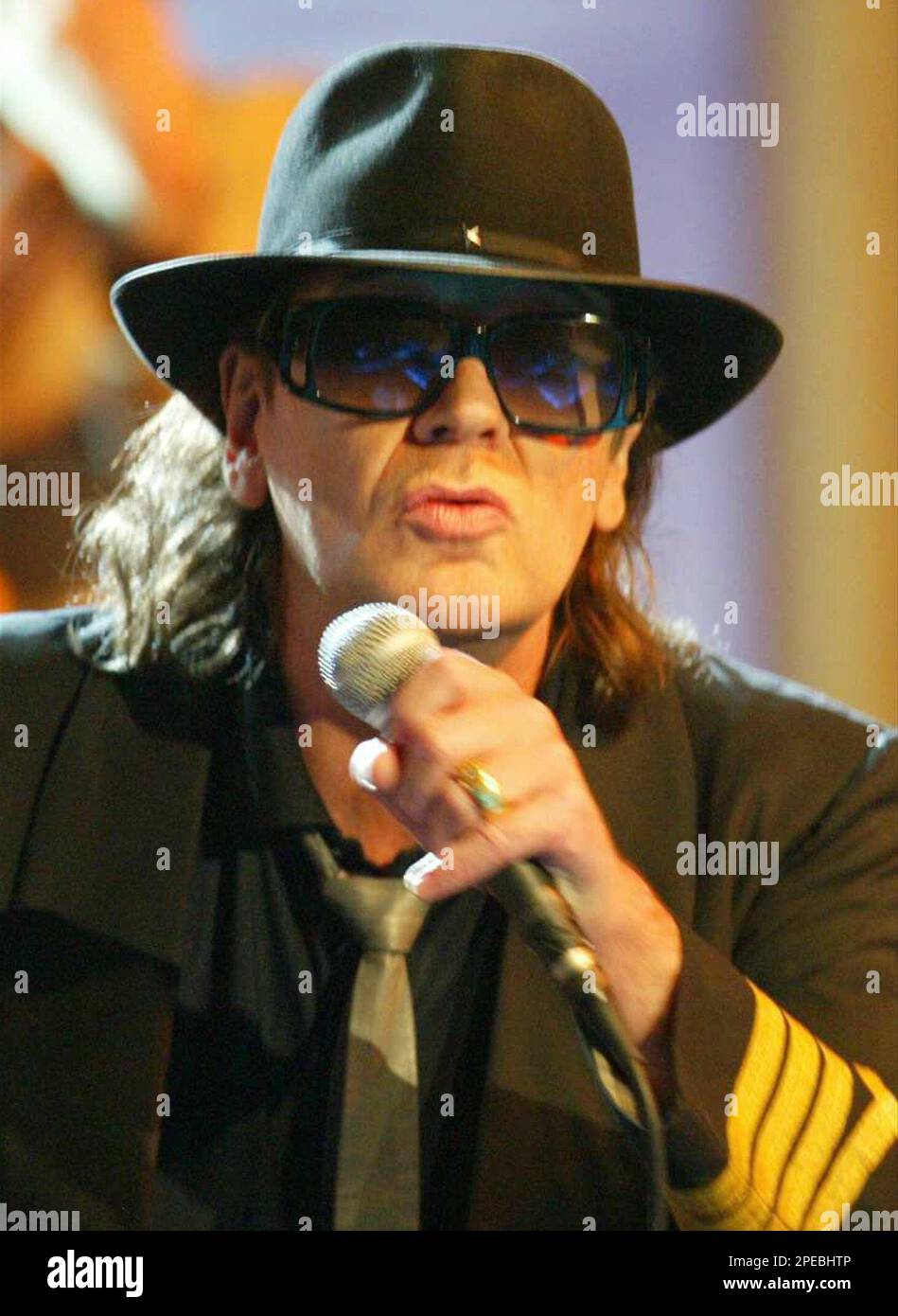 ** ARCHIV ** Rockstar Udo Lindenberg singt am 22. September 2004 ...