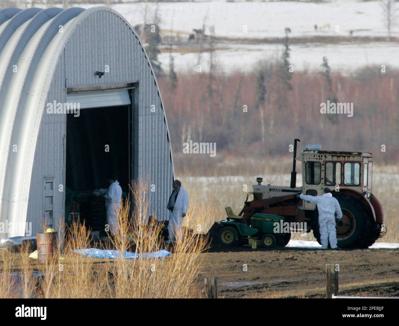 Forensic investigators go over the scene Friday, March 4, 2005 where ...