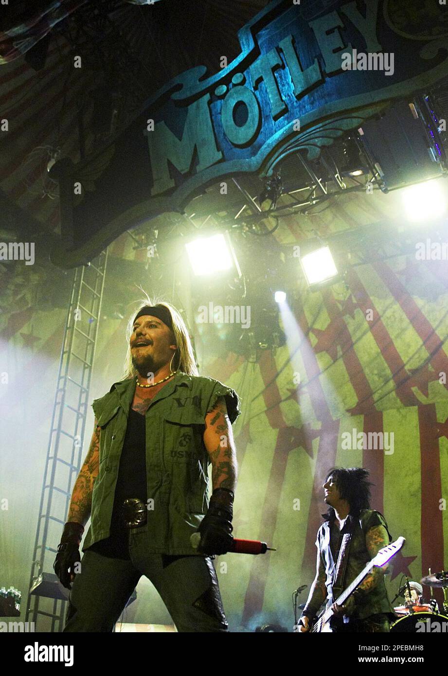 Motley Crue Carnival Of Sins Stage