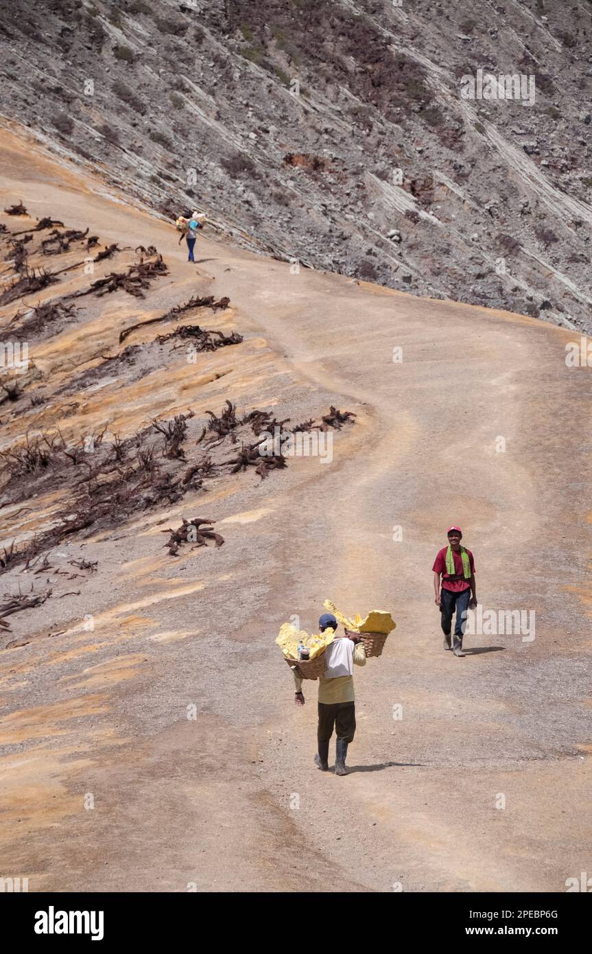 Sulfur block hi-res stock photography and images - Alamy