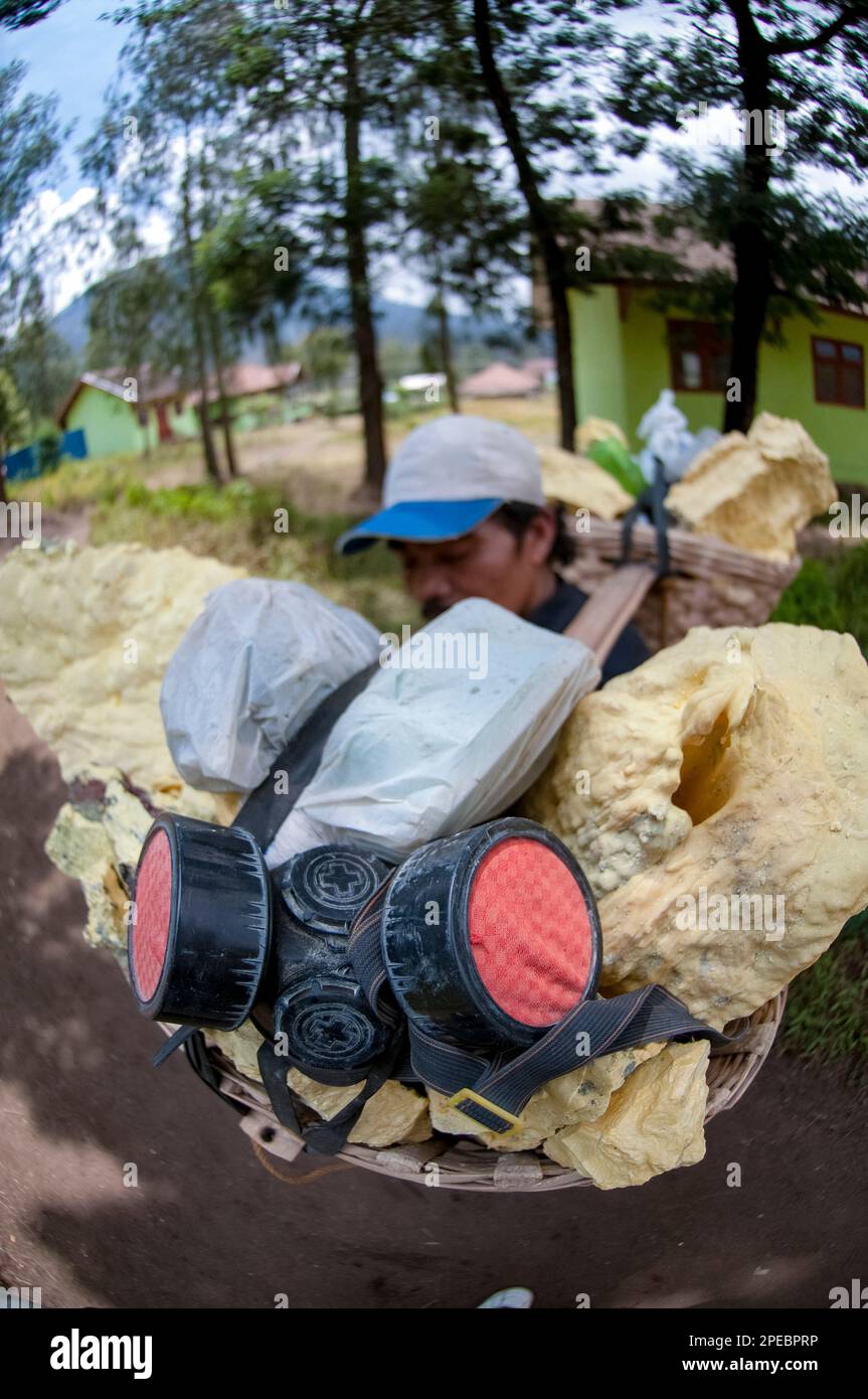 Sulphur blocks hi-res stock photography and images - Alamy