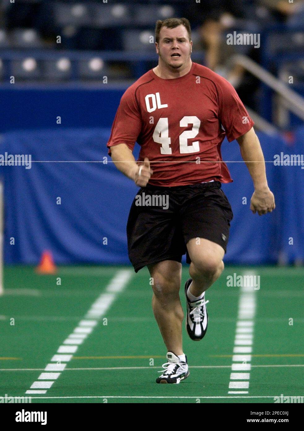Former Oklahoma offensive guard Wes Sims runs the 40-yard dash at the ...