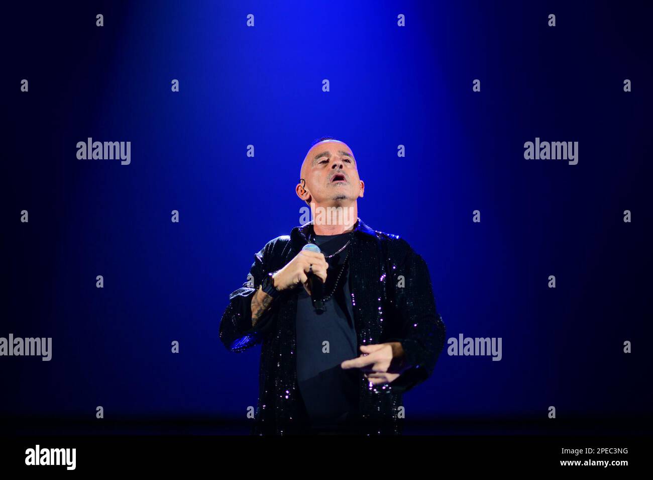Italian singer Eros Ramazzotti singing during "Battito Infinito world ...