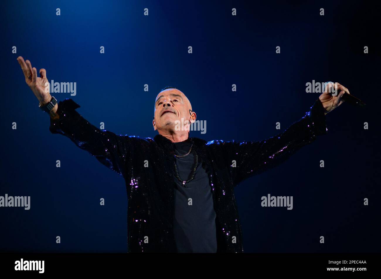 Italian singer Eros Ramazzotti singing during "Battito Infinito world ...