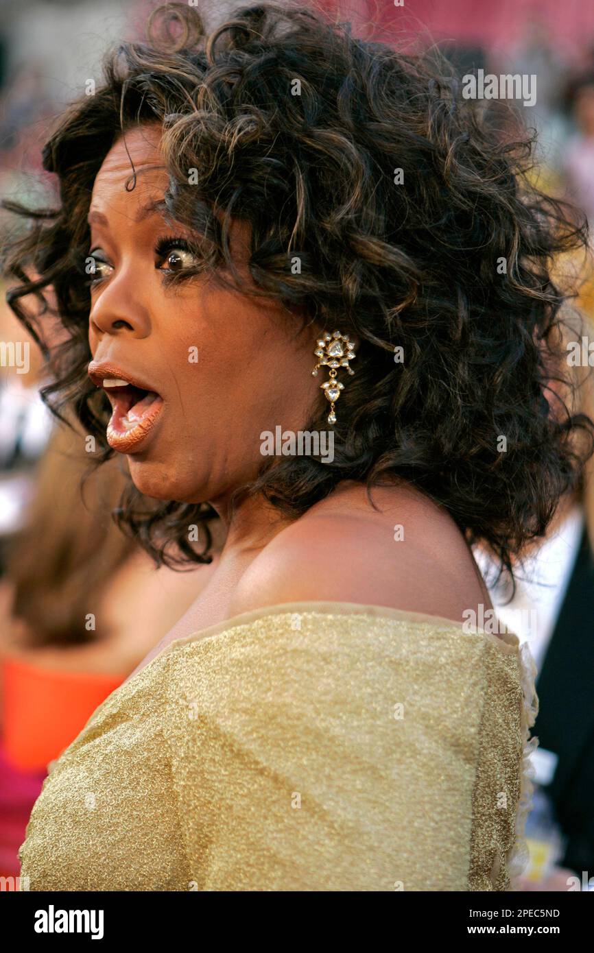 Oprah Winfrey arrives for the 77th Academy Awards Sunday, Feb. 27, 2005 ...
