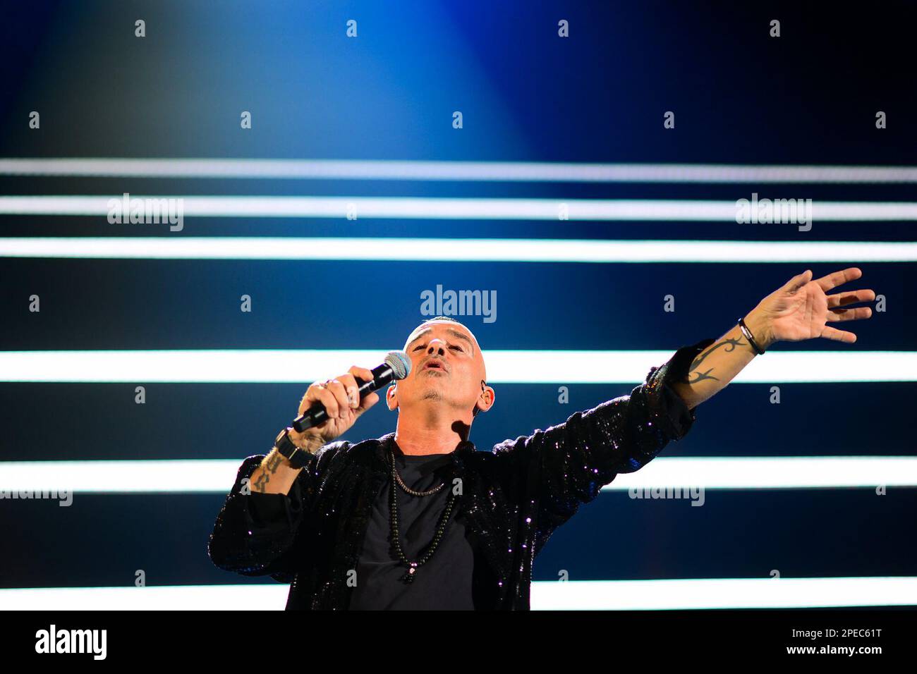 Italian singer Eros Ramazzotti singing during "Battito Infinito world ...