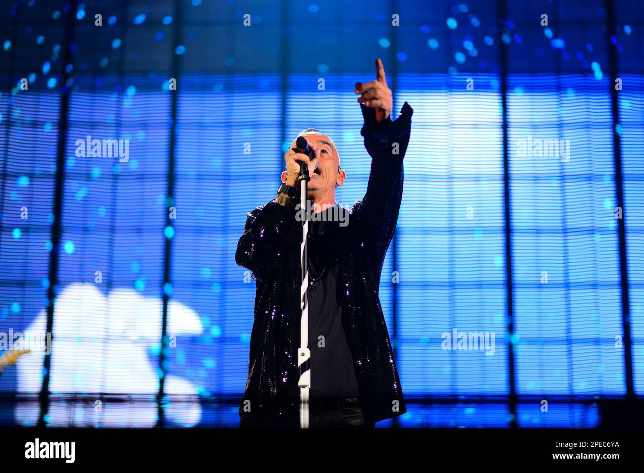 Italian singer Eros Ramazzotti singing during "Battito Infinito world ...