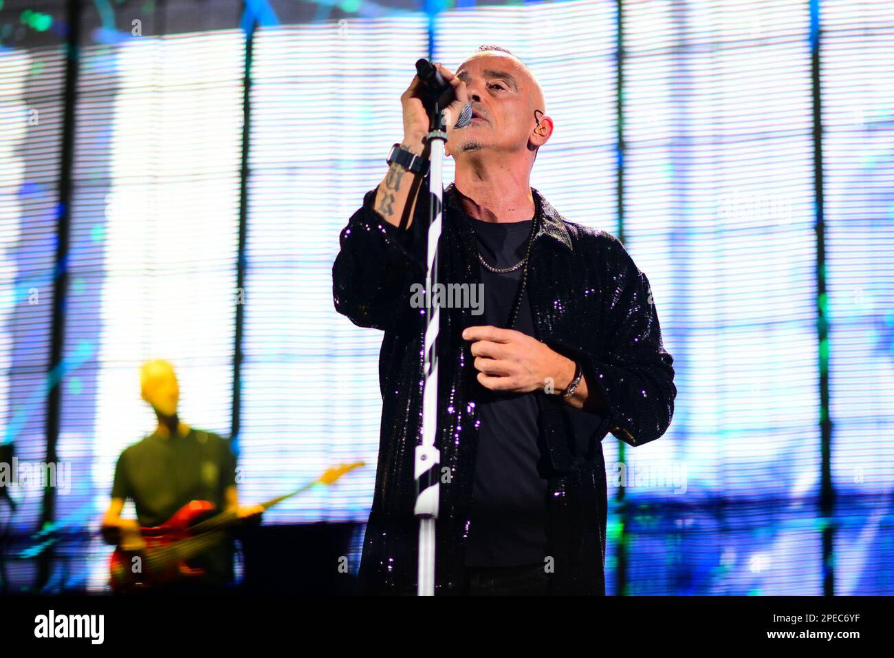 Italian singer Eros Ramazzotti singing during "Battito Infinito world ...