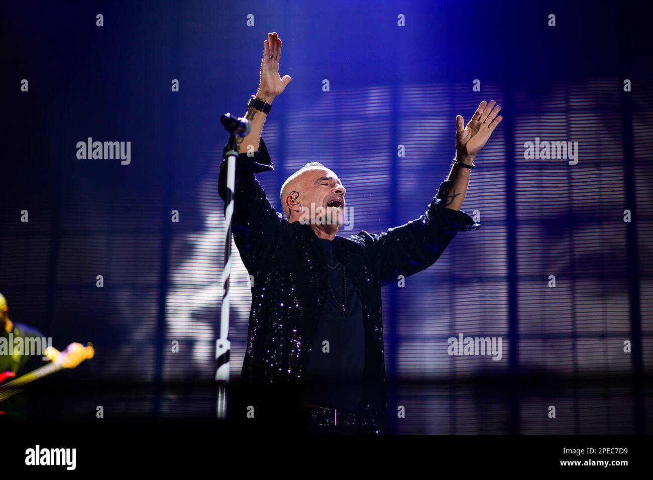 Italian singer Eros Ramazzotti singing during "Battito Infinito world ...