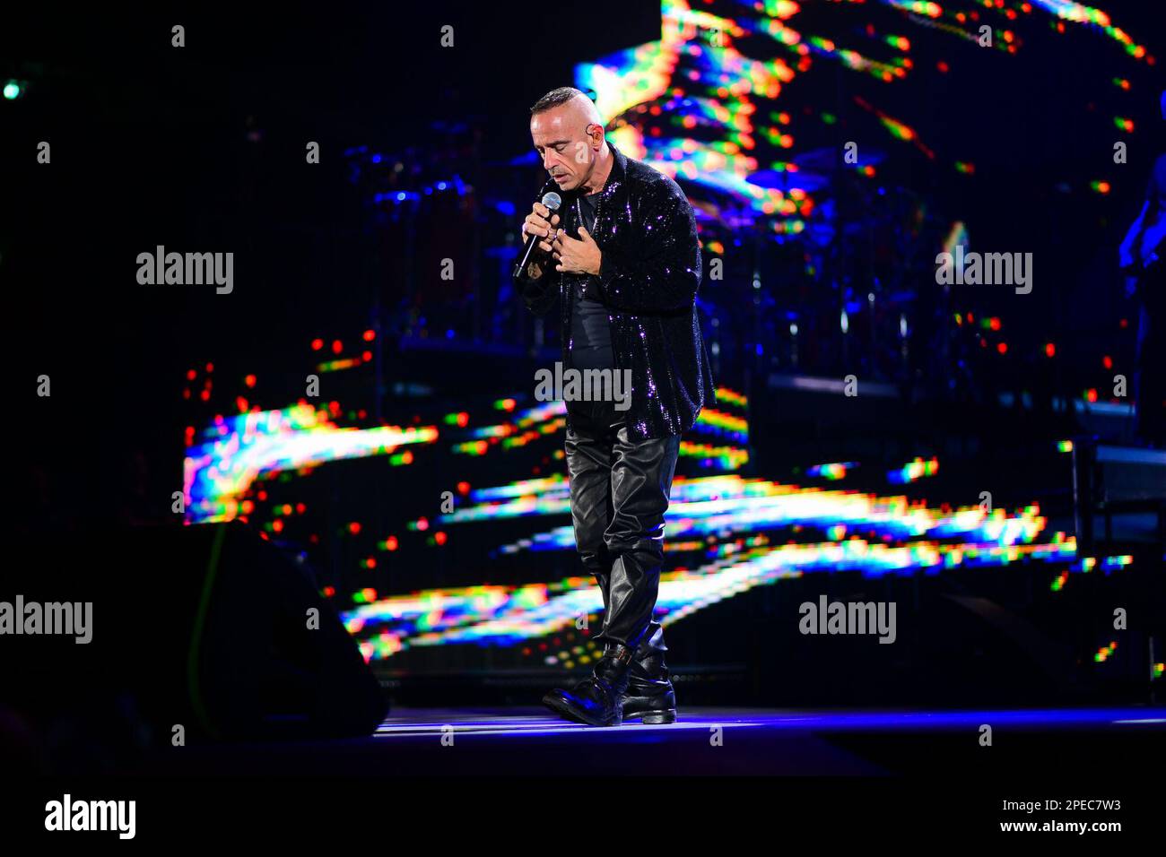 Italian singer Eros Ramazzotti singing during "Battito Infinito world ...
