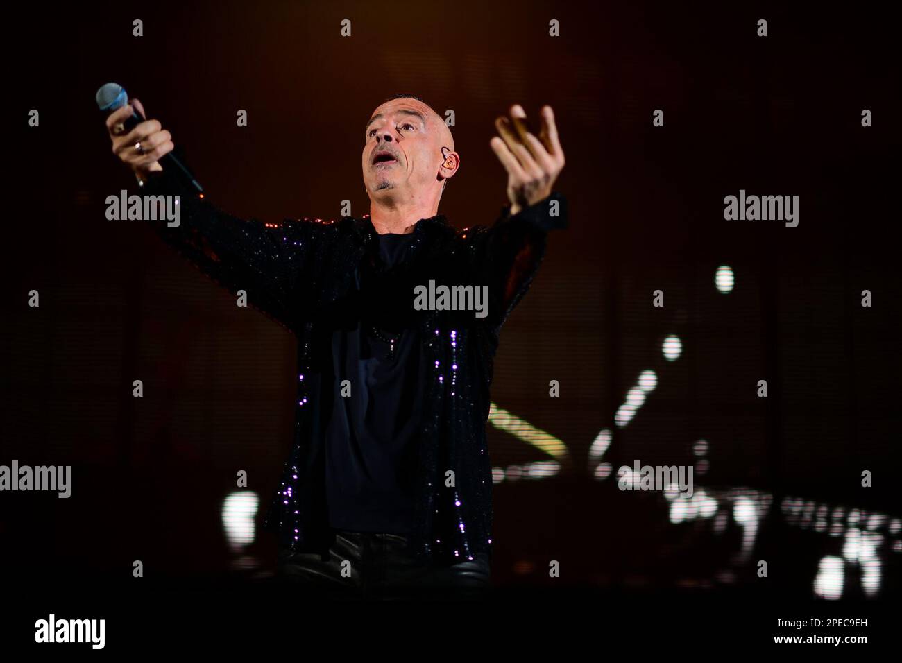 Italian singer Eros Ramazzotti singing during "Battito Infinito world ...