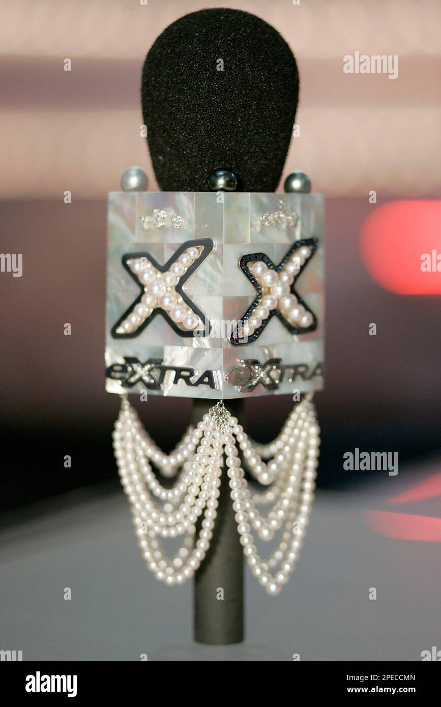 Mikimoto Partners with TV's "EXTRA" on the 77th Annual Academy Awards ...