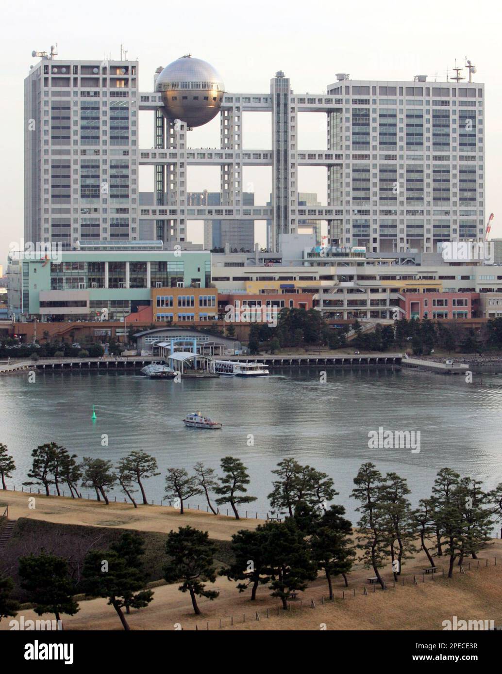 The headquarters of Fuji TV, one of Japan's major Japanese TV ...