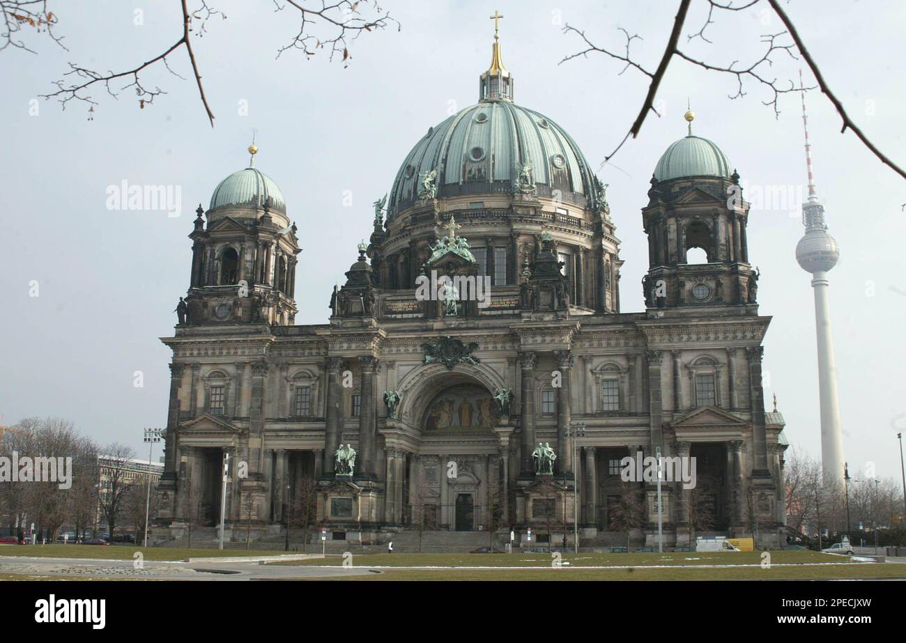 Der Berliner Dom am Dienstag, 22. Februar 2005, wird hundert Jahre alt ...