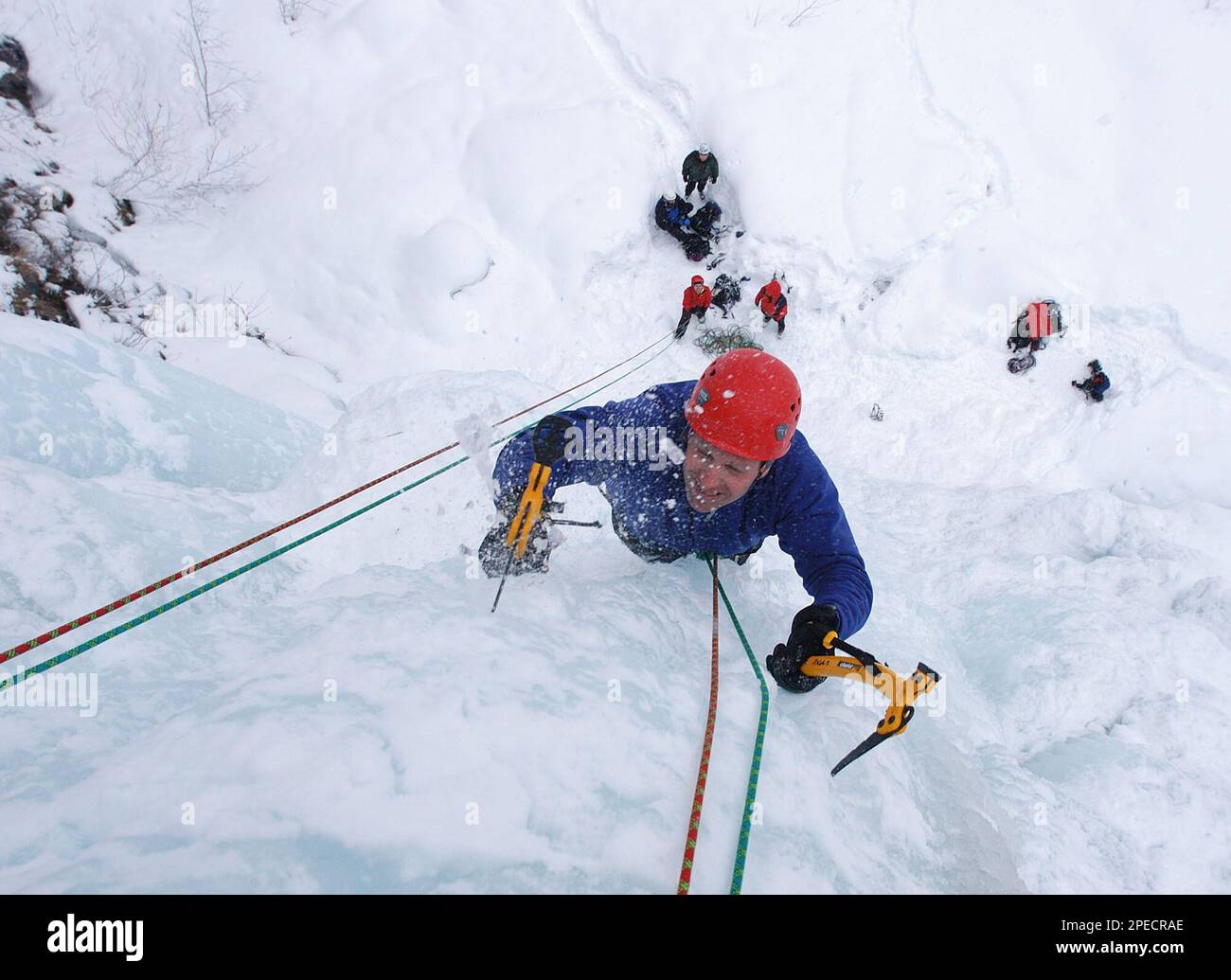 Tom Ruszkowski uses the security of a top rope to scale a 100-foot-tall ...
