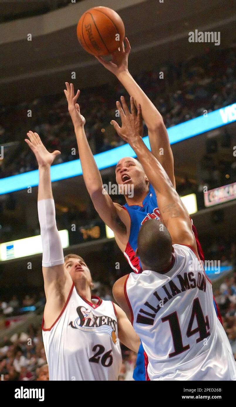 Detroit Pistons' Tayshaun Prince shoots over the defense of ...