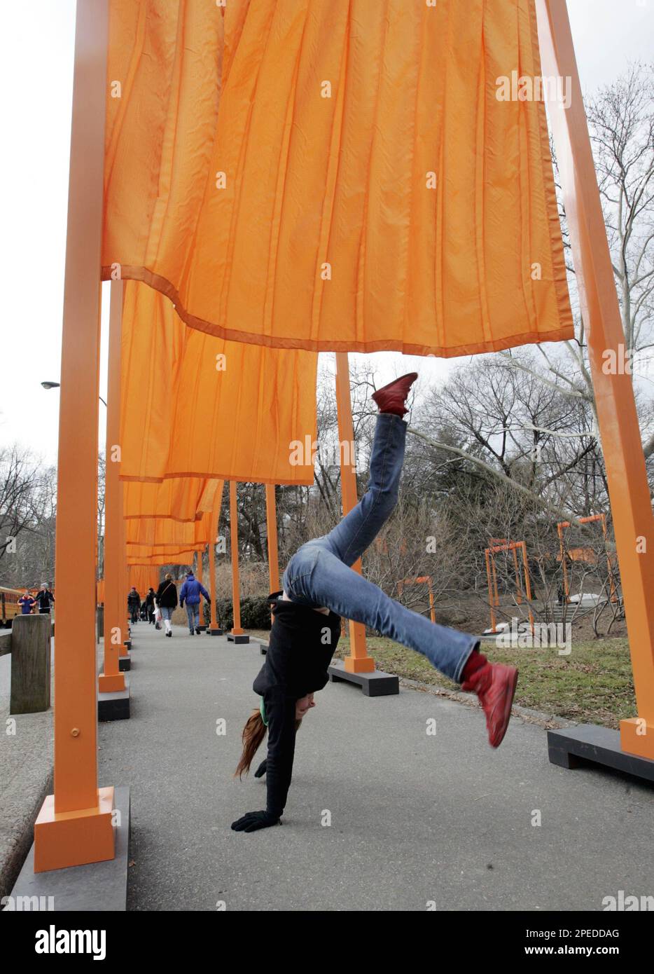"The Gates" project, by artists Christo and Jeanne-Claude, in New York ...