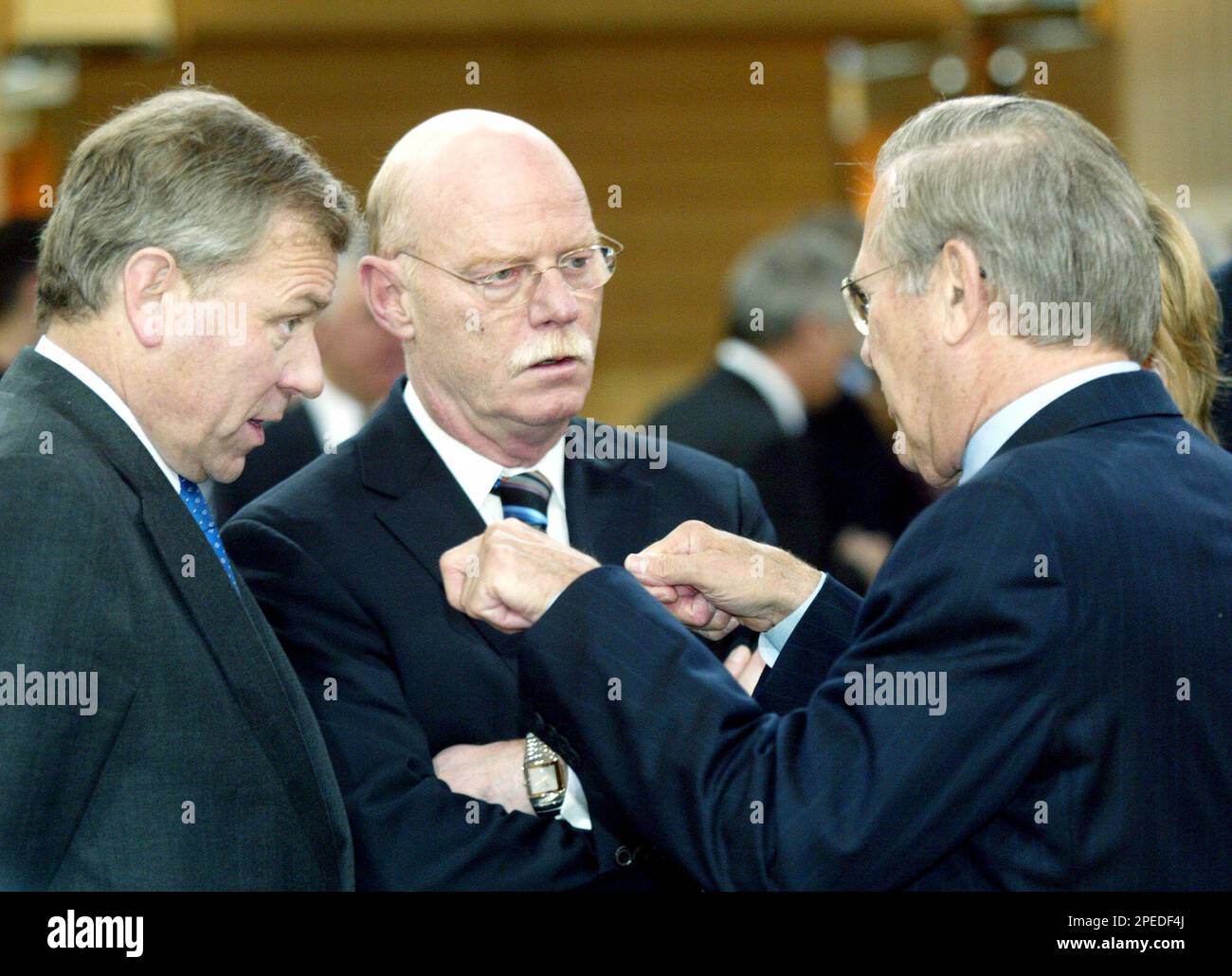 NATO-Generalsekretaer Jaap de Hoop Scheffer, links ...