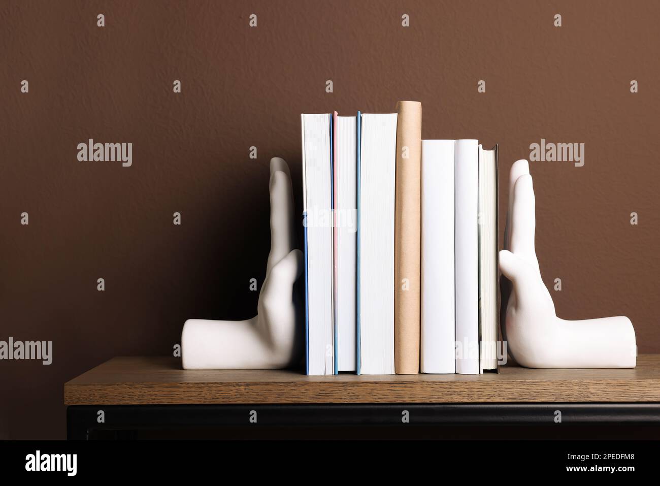 Organised home book shelf hi-res stock photography and images - Alamy