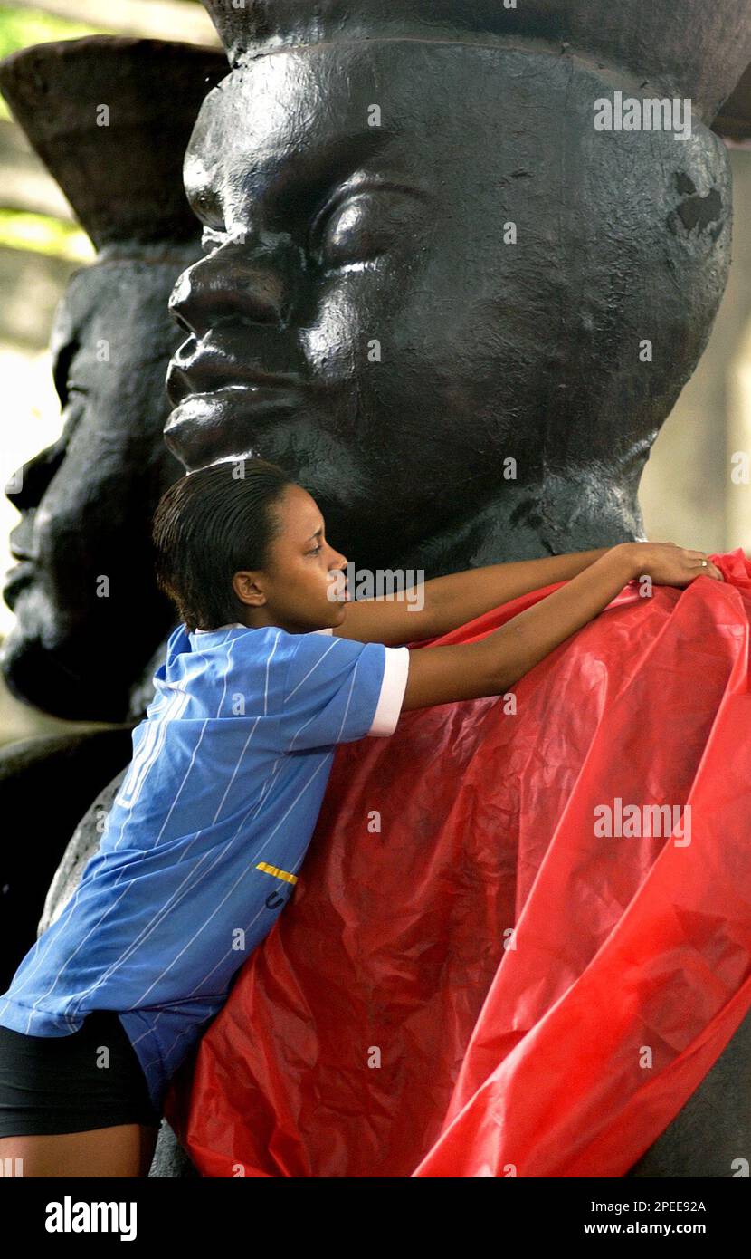 Deborah Rocha, prepares African figures for a float at a samba school ...