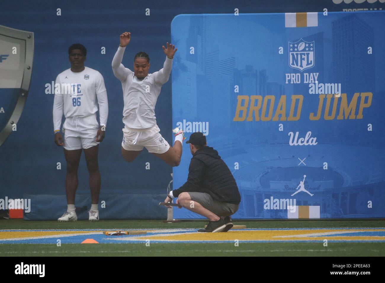 LOS ANGELES, CA - MARCH 15:UCLA Bruins defensive back Azizi Hearn (22 ...