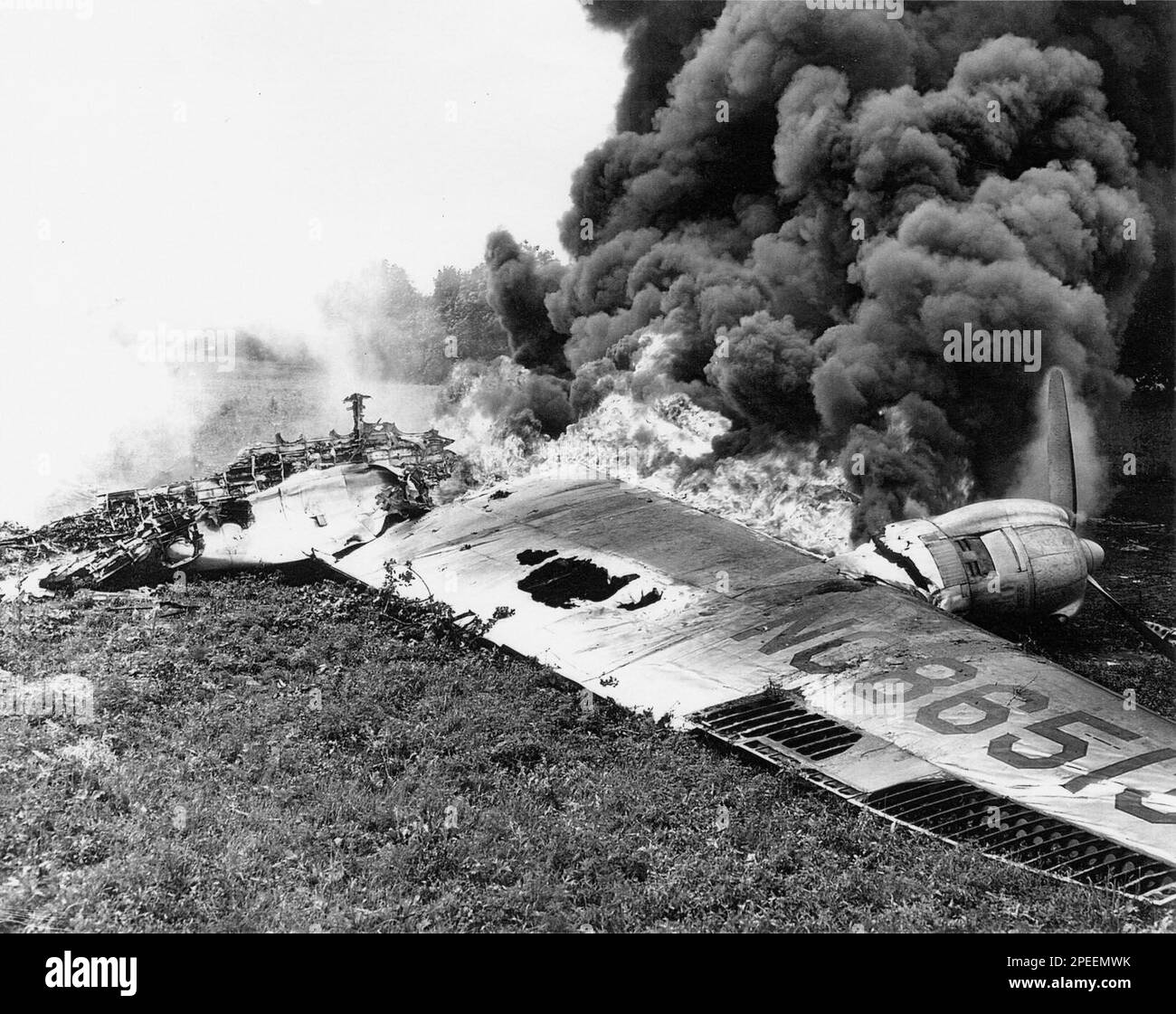 ** FILE ** A Lockheed Constellation plane on a TWA crew-training flight ...