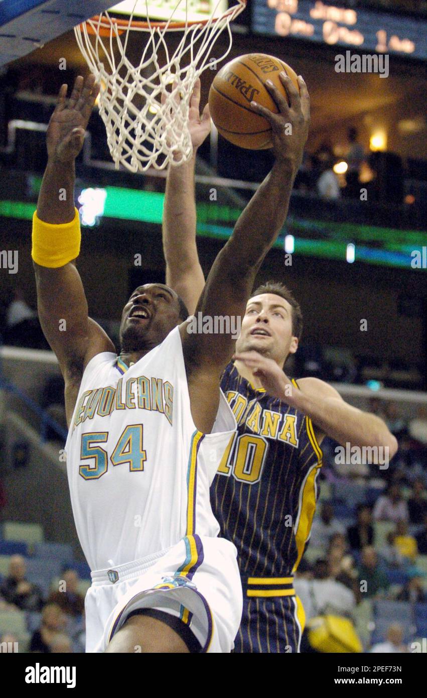 New Orleans Hornets' Rodney Rogers (54) goes to the basket in front of ...