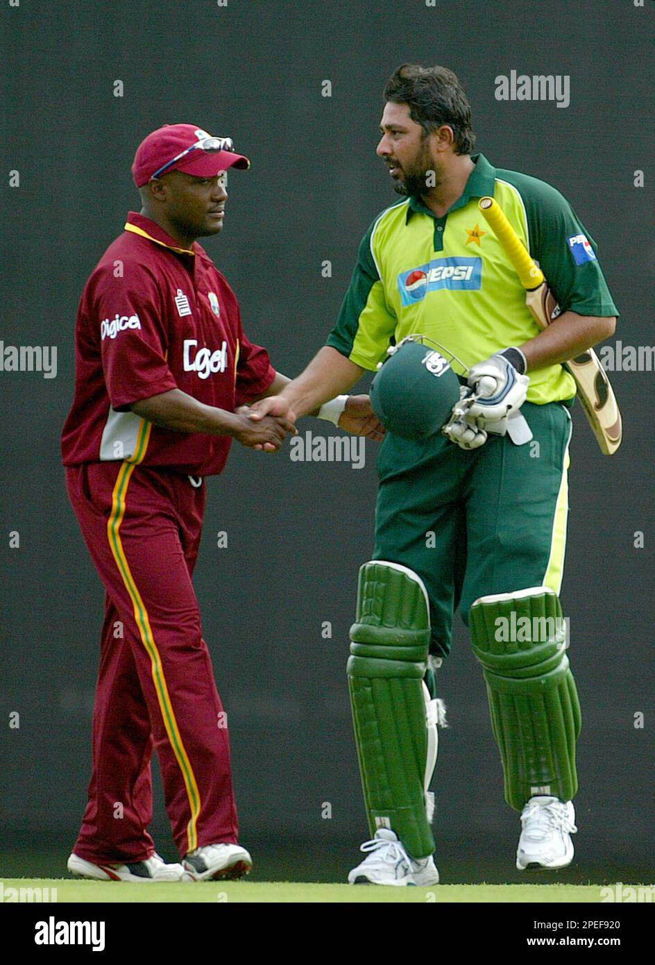 West Indies captain Brian Lara congratulates Pakistan's captain Inzaman ...
