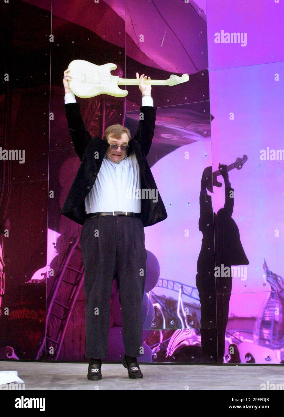 **FILE** Billionaire Paul Allen lifts a Dale Chihuly glass guitar above ...