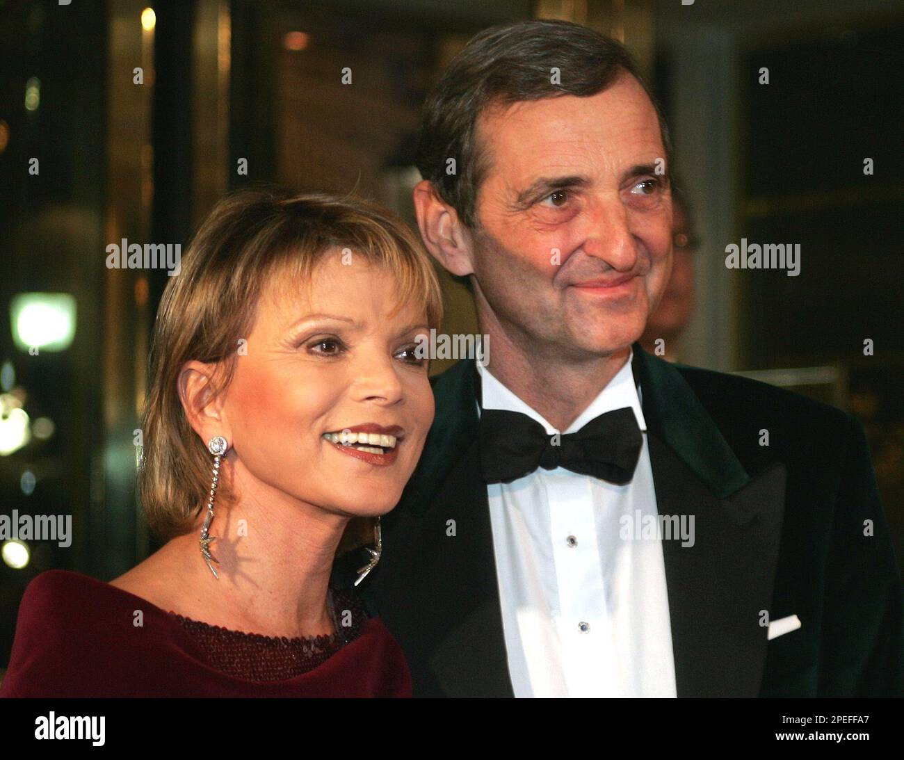 Die Schauspielerin Uschi Glas kommt am Samstagabend, 15. Januar 2005 ...